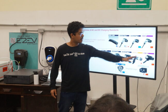 DIE USACH estrena pionera plataforma que prueba la interoperabilidad de vehículos y cargadores ...